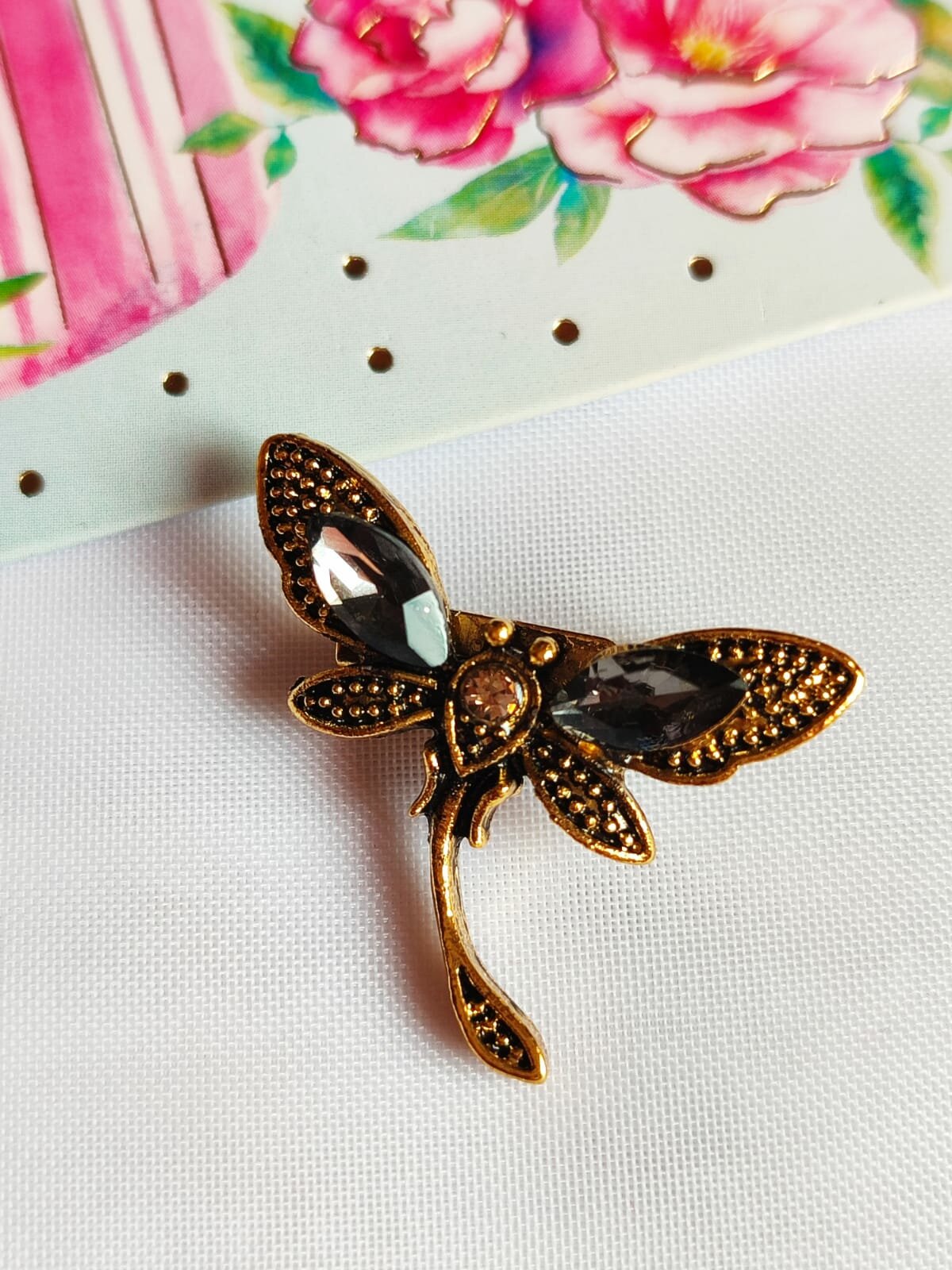 Брошь, стекло, стразы