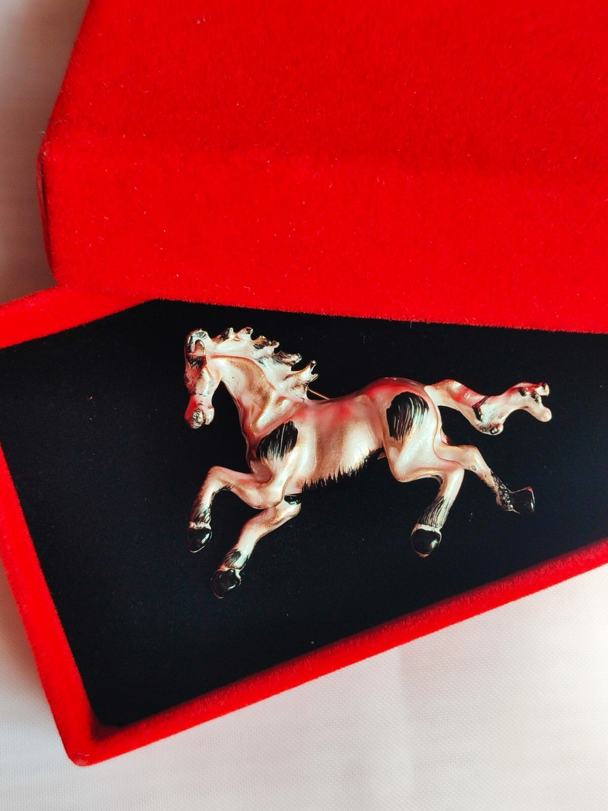 Брошь, эмаль