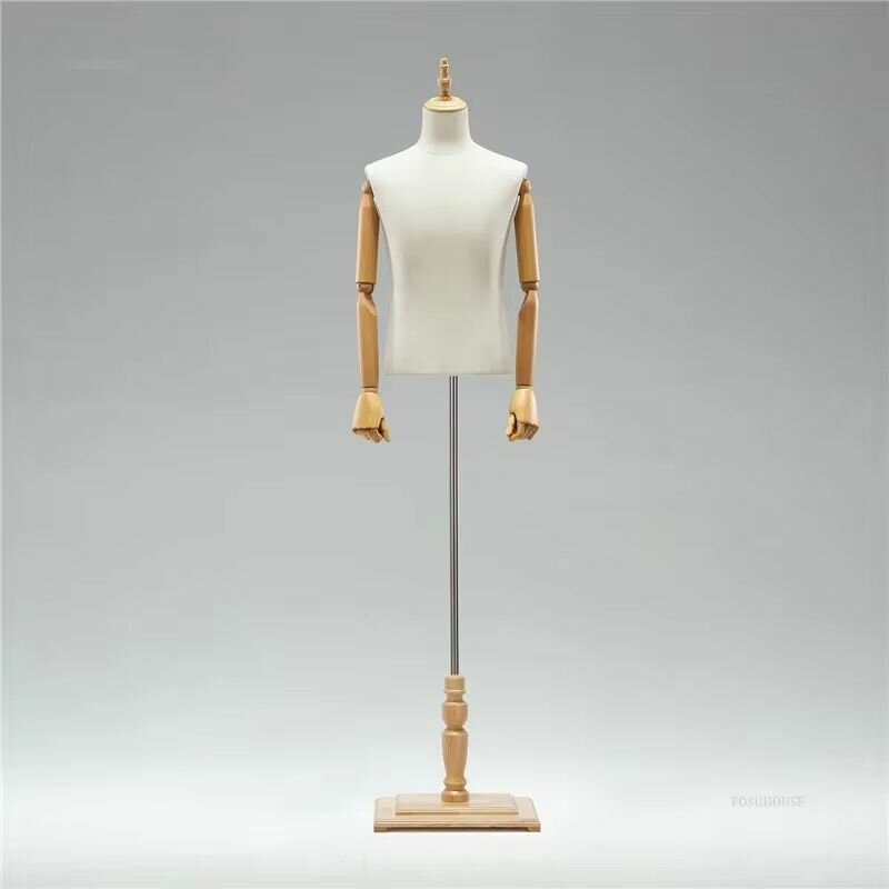 Манекены, витрины для мужских бюстов