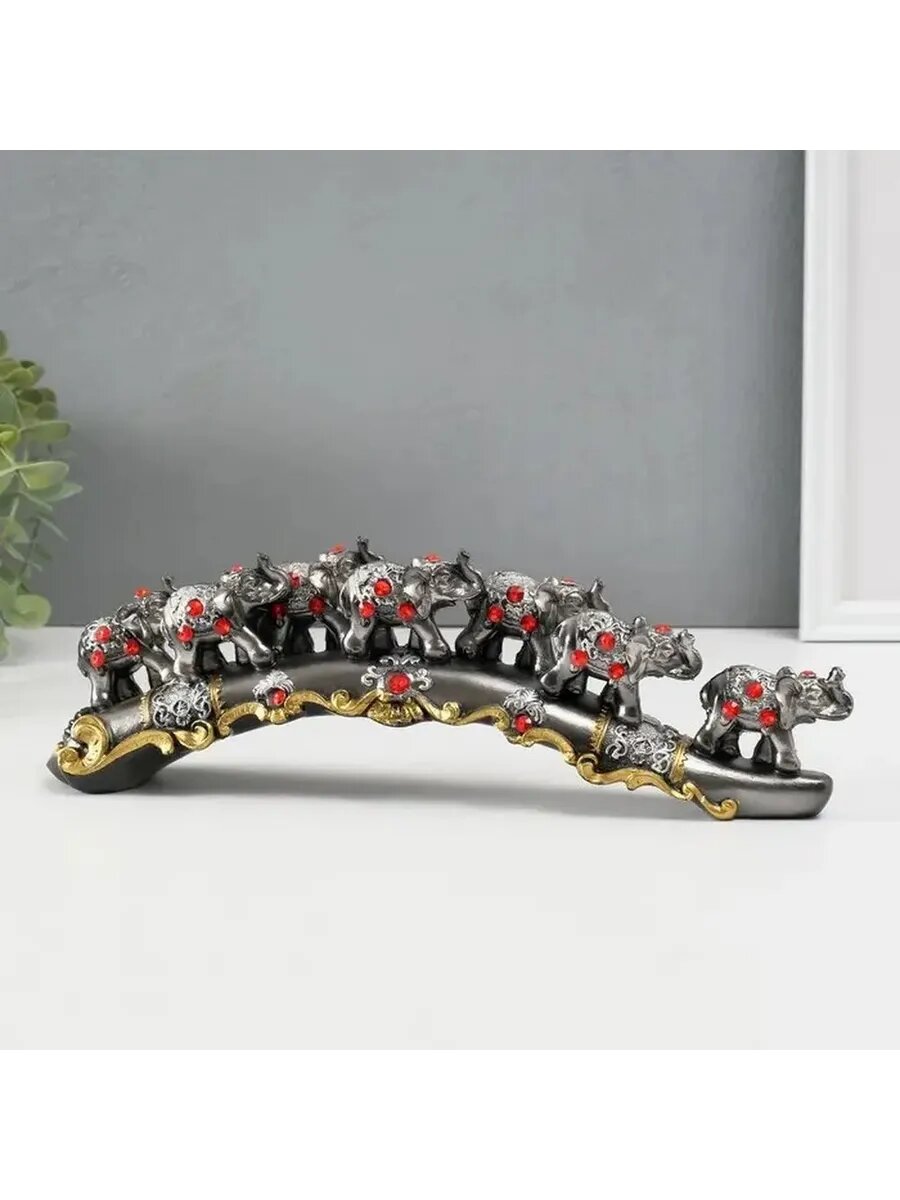 Изысканный сувенир со слонами и стразами