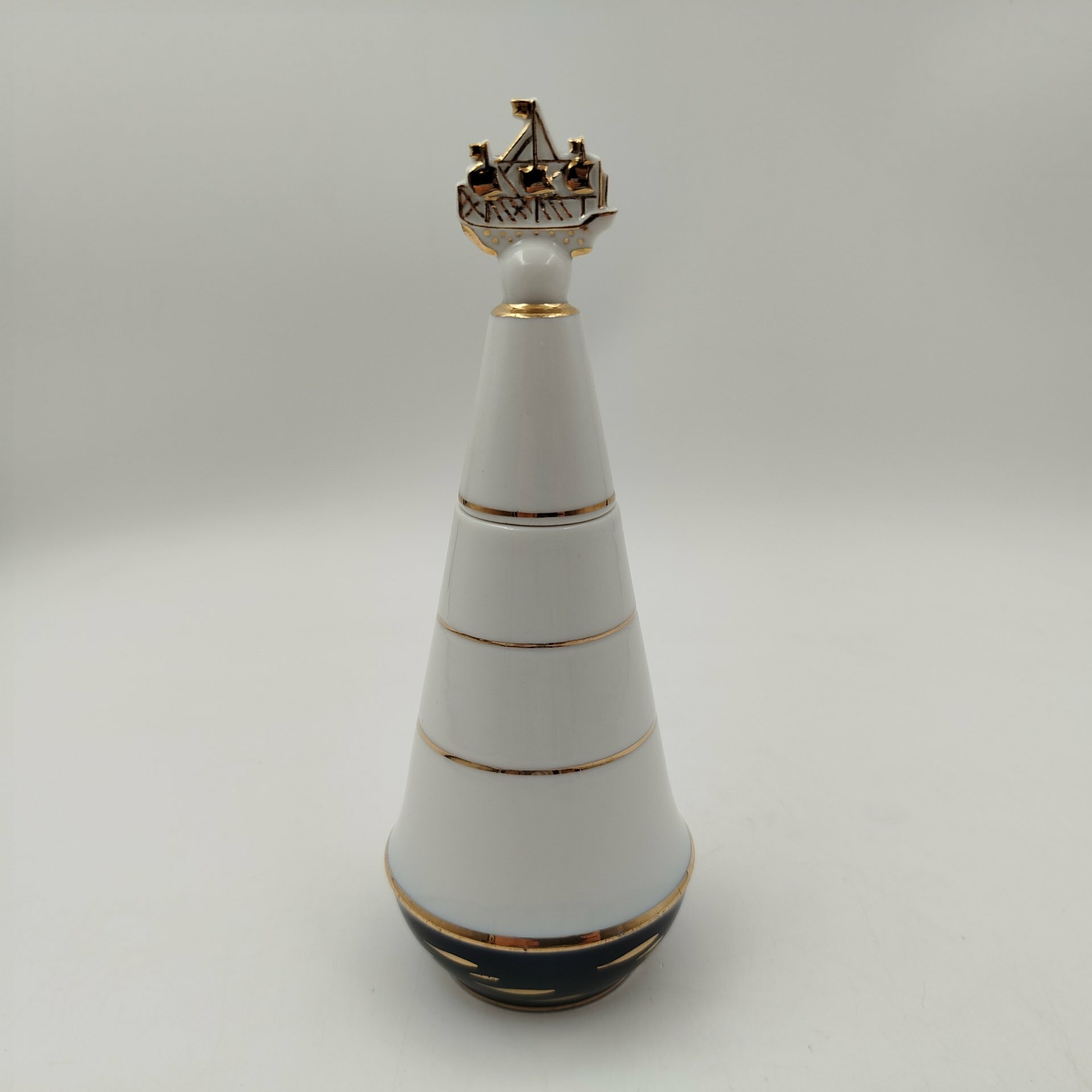 Штоф (графин) "Адмиралтейство" малый, фарфор, кобальт, золочение