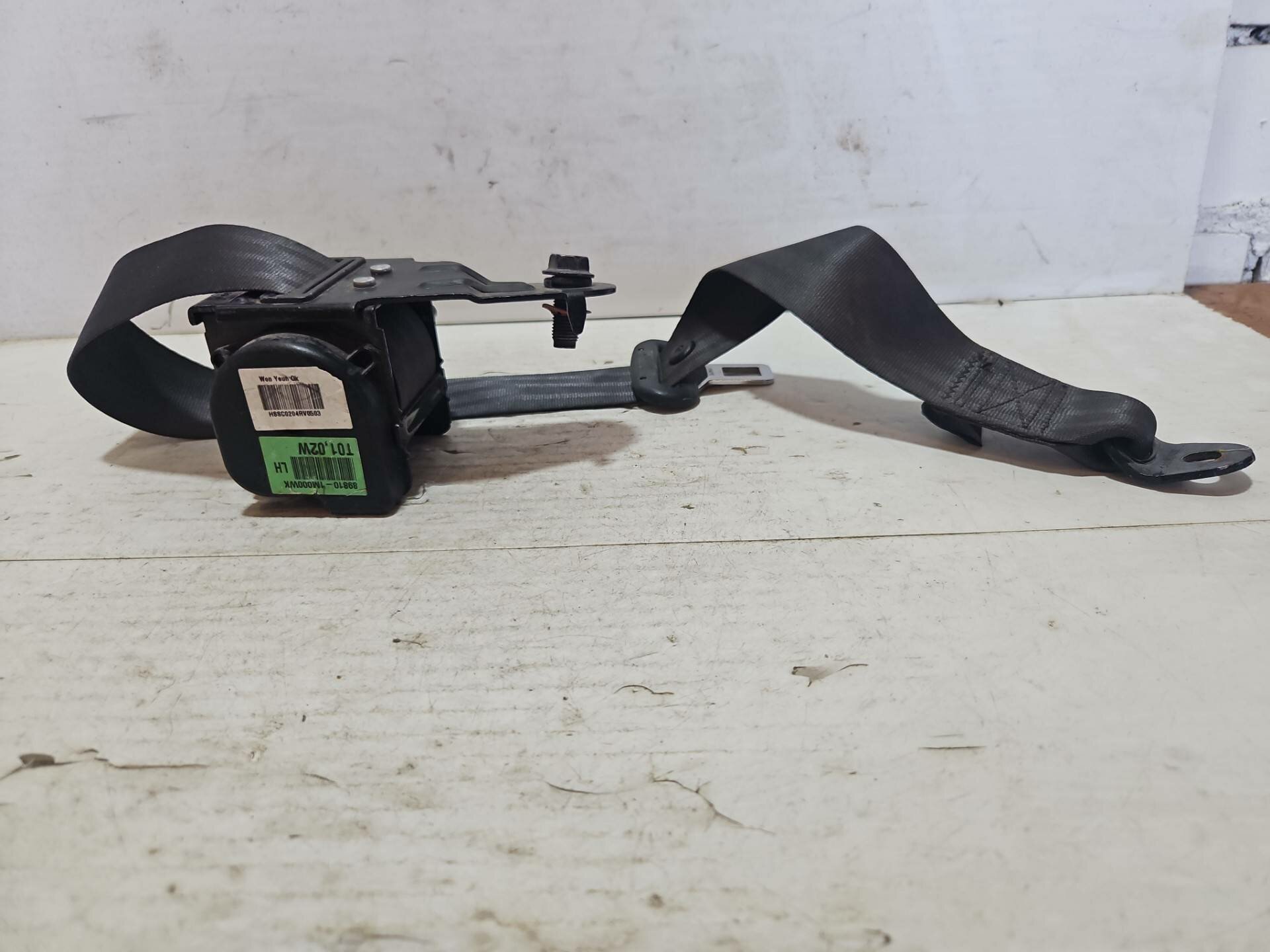 Ремень безопасности задний левый Kia Cerato 2 (2008 - 2013) 898101M000