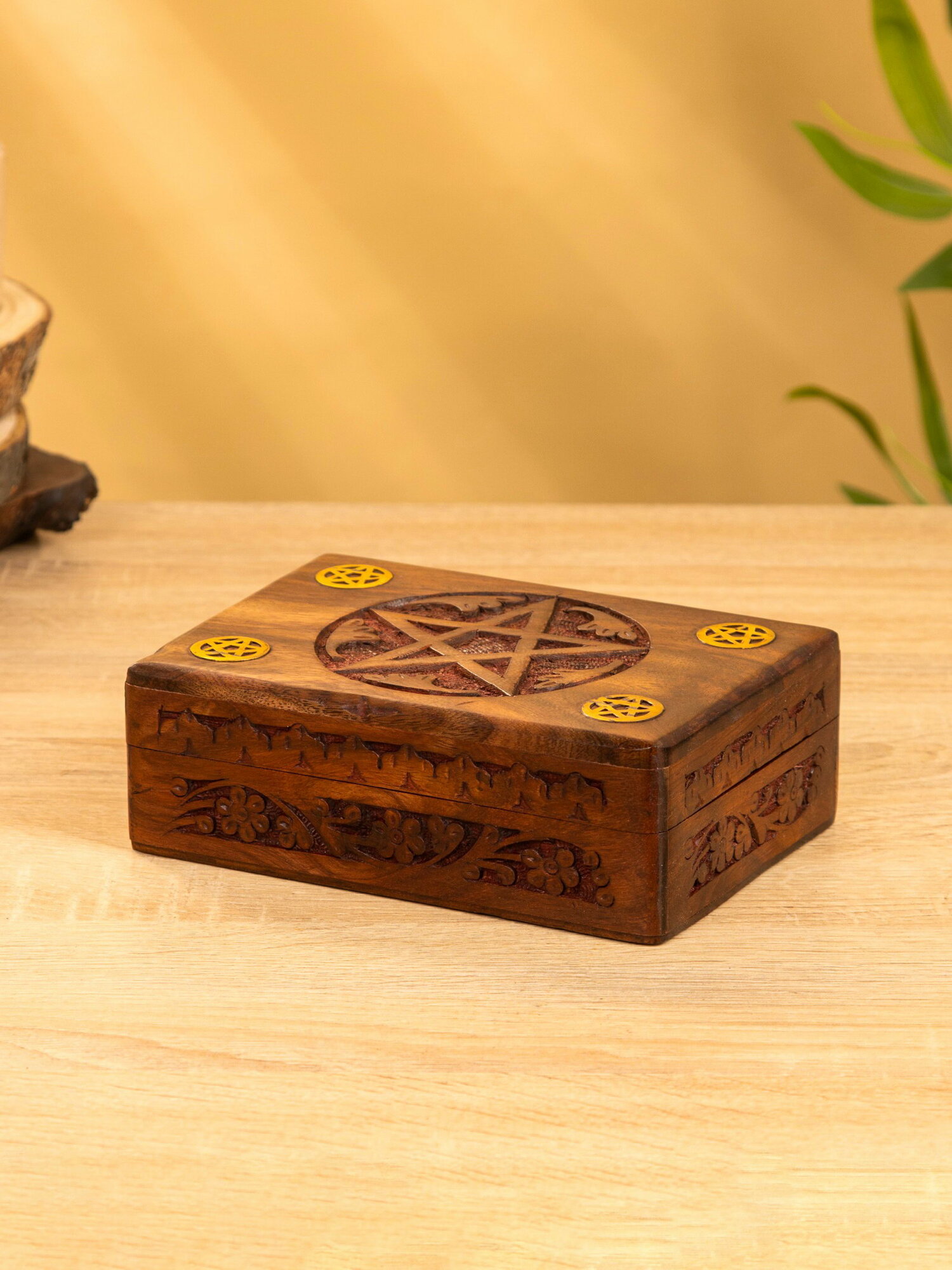 Шкатулка резная "Пента", 18x13x6 см, дерево шишам, особенности шкатулки: для украшений