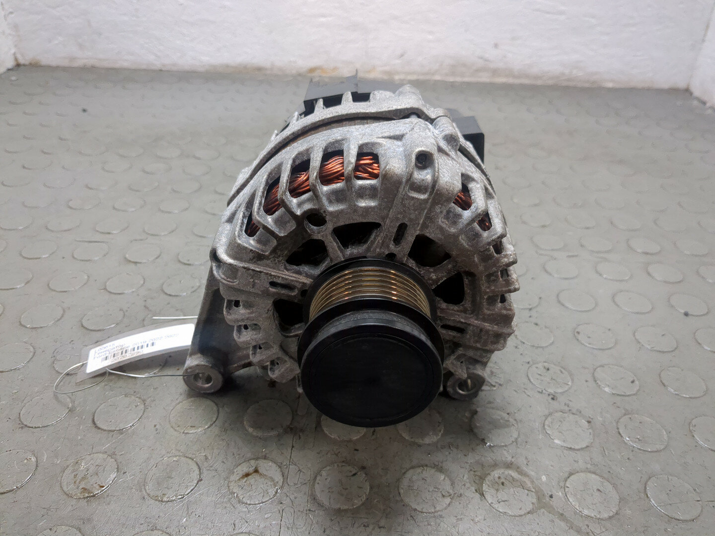 Генератор Ford Escape Б/У