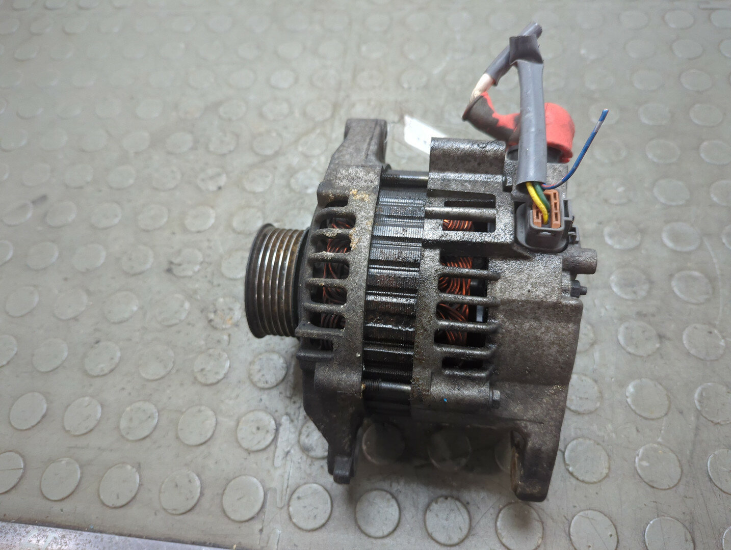 Генератор Nissan Almera N16 Б/У