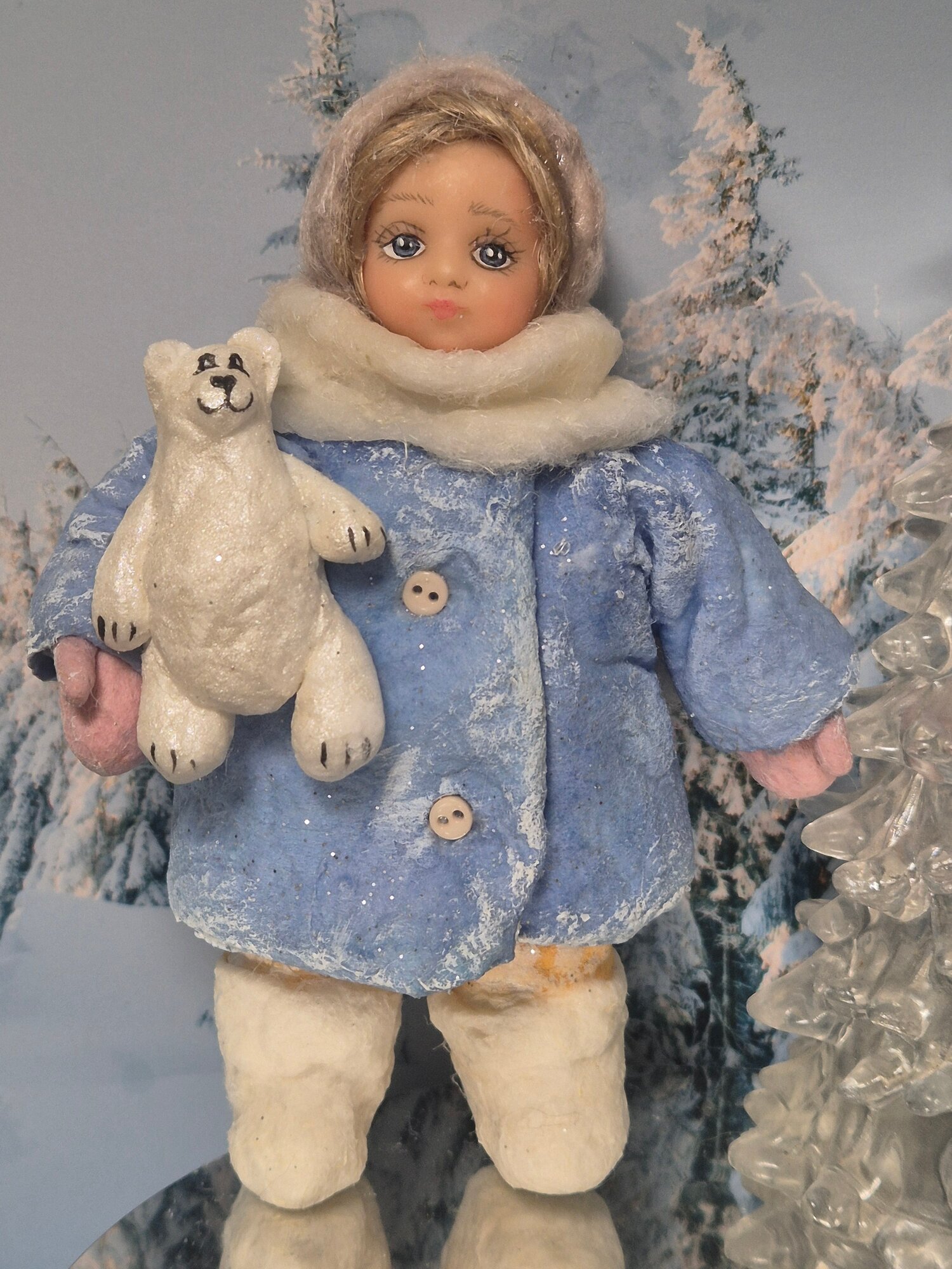 Елочная игрушка Affavatta " девочка с мишкой, ручная роспись, зеленый, 12 см