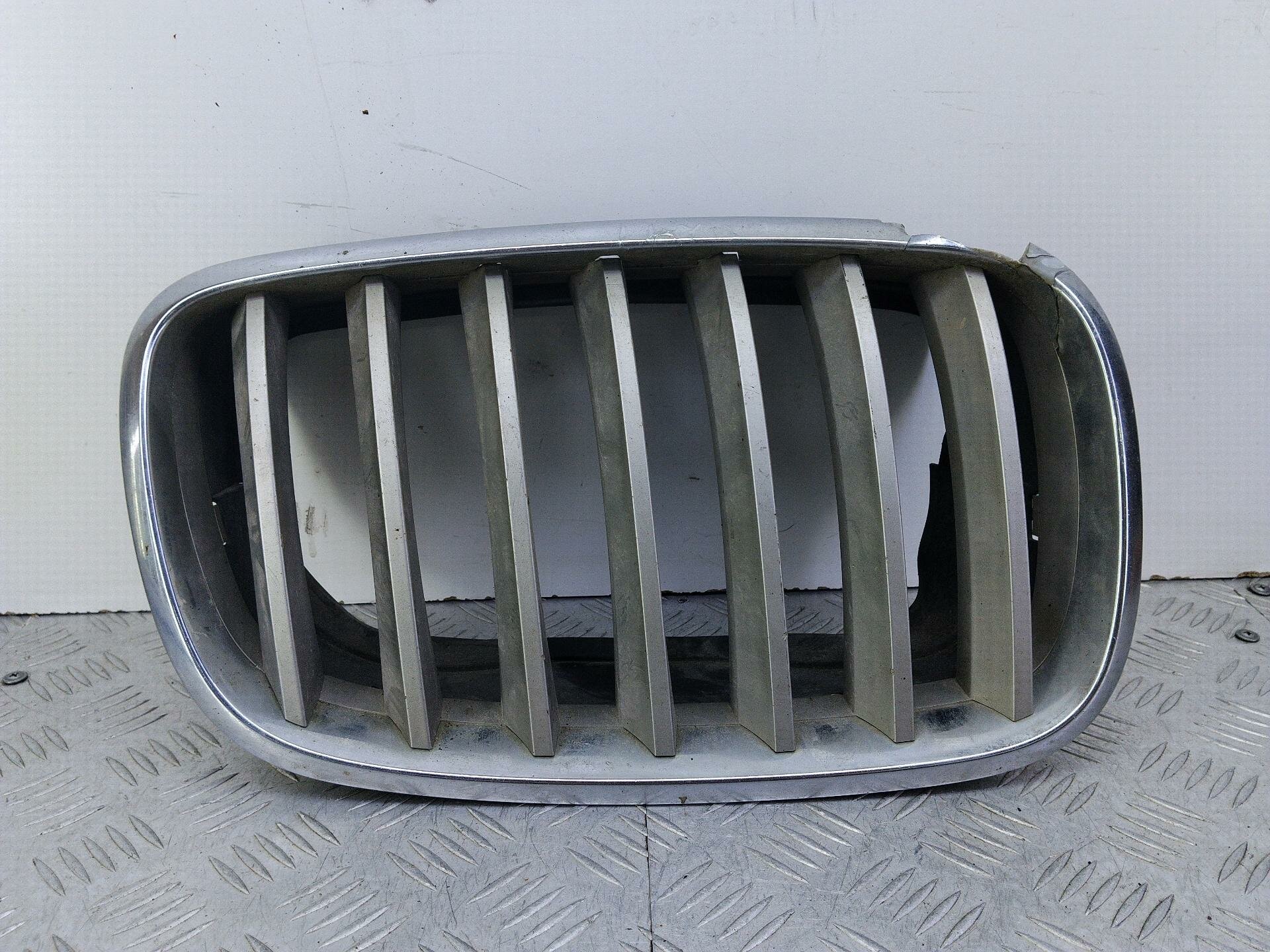 Решетка радиатора правая BMW X5 E70 (2006 - 2010) 7157688