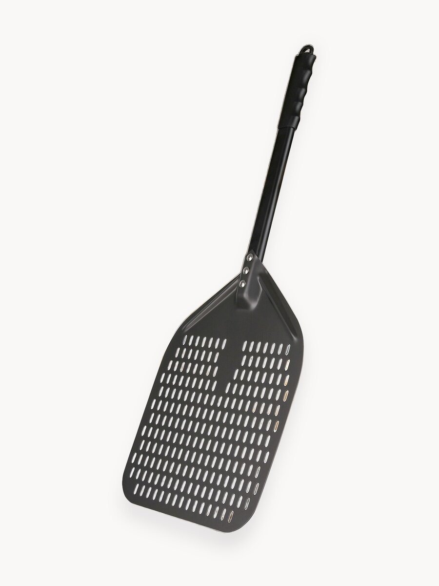 Профессиональная лопатка для выпечки пиццы, хлеба черная из алюминия с перфорацией со съемной алюминиевой ручкой.