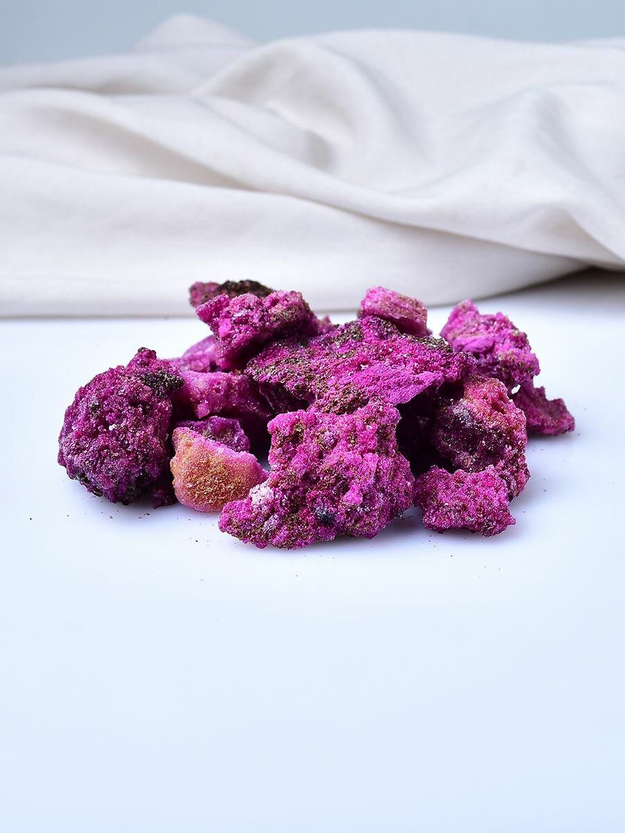 Натуральный камень рубин гравий 1-2 см, 100 г для сувениров, декора террариума и флорариума, самоцвет для творчества и минеральной коллекции