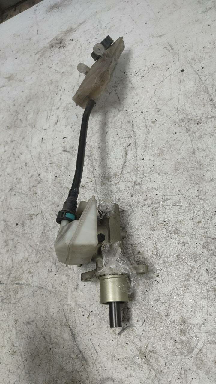 Главный тормозной цилиндр Ford C-Max 2003