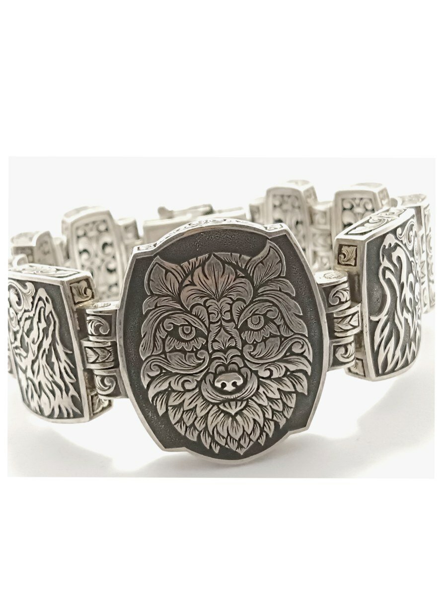 Жесткий браслет, серебро, 925 проба, чернение, гравировка, сапфир