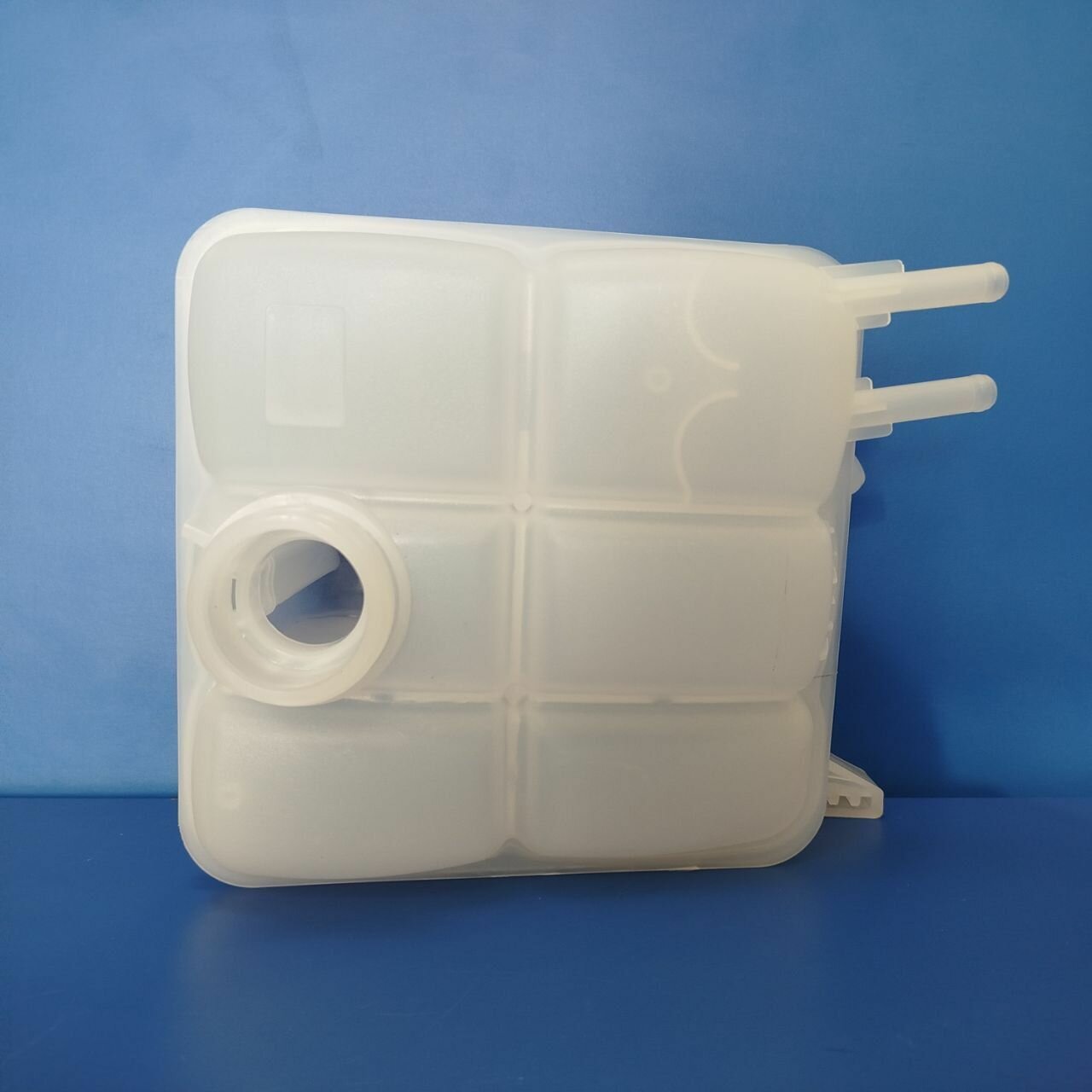 Бачок расширительный "UAD" для автомобилей Ford C-Max 03->07, Focus II 04->11, Kuga 08->