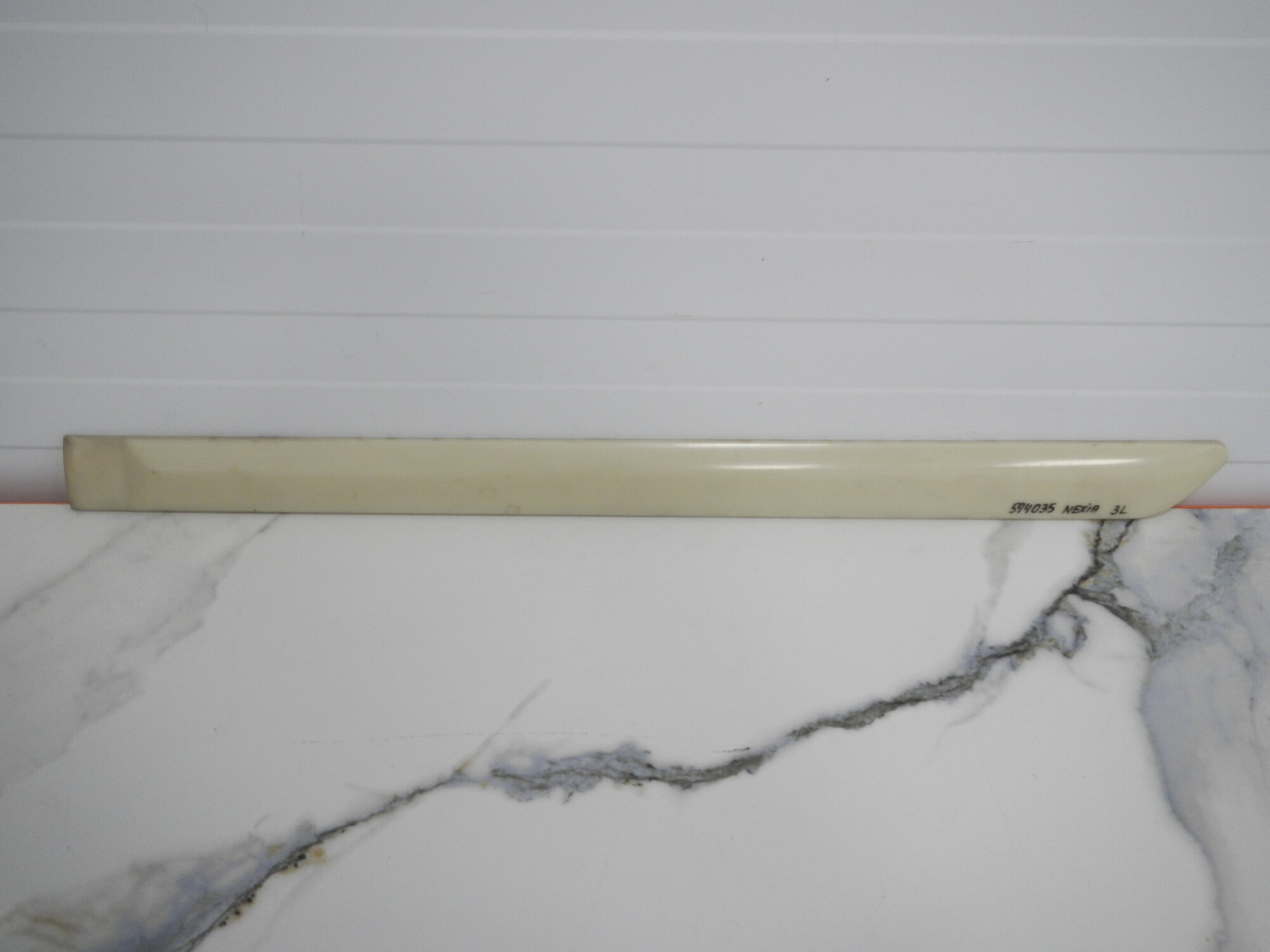 Б/У Молдинг двери задней левой, Daewoo (Дэу)-NEXIA (07-16) DAEWOO NEXIA (07-16) Новый, царапины. 594035 GENERAL MOTORS а...