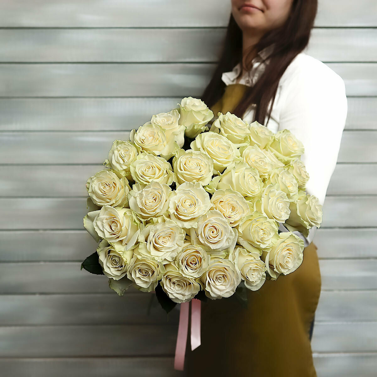 Монобукет "Букет Маркет", 31 роза Эквадор, 50см, белый, под ленту