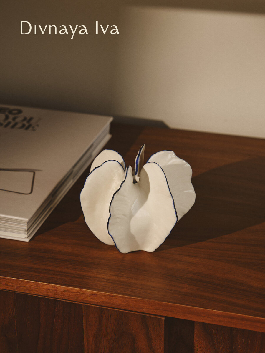 Керамическая ваза - карамбола, ваза для цветов малая, 11 см, белая ваза, Divnaya Iva