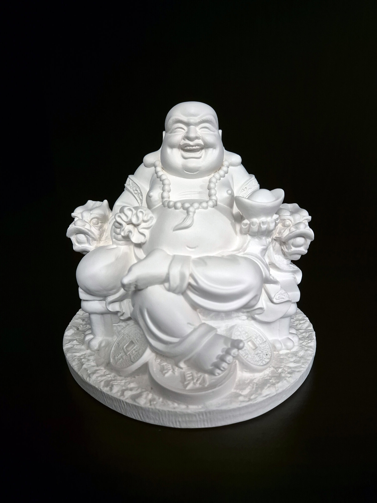 Статуэтка Хотей в кресле, 12см. Гипс, белый