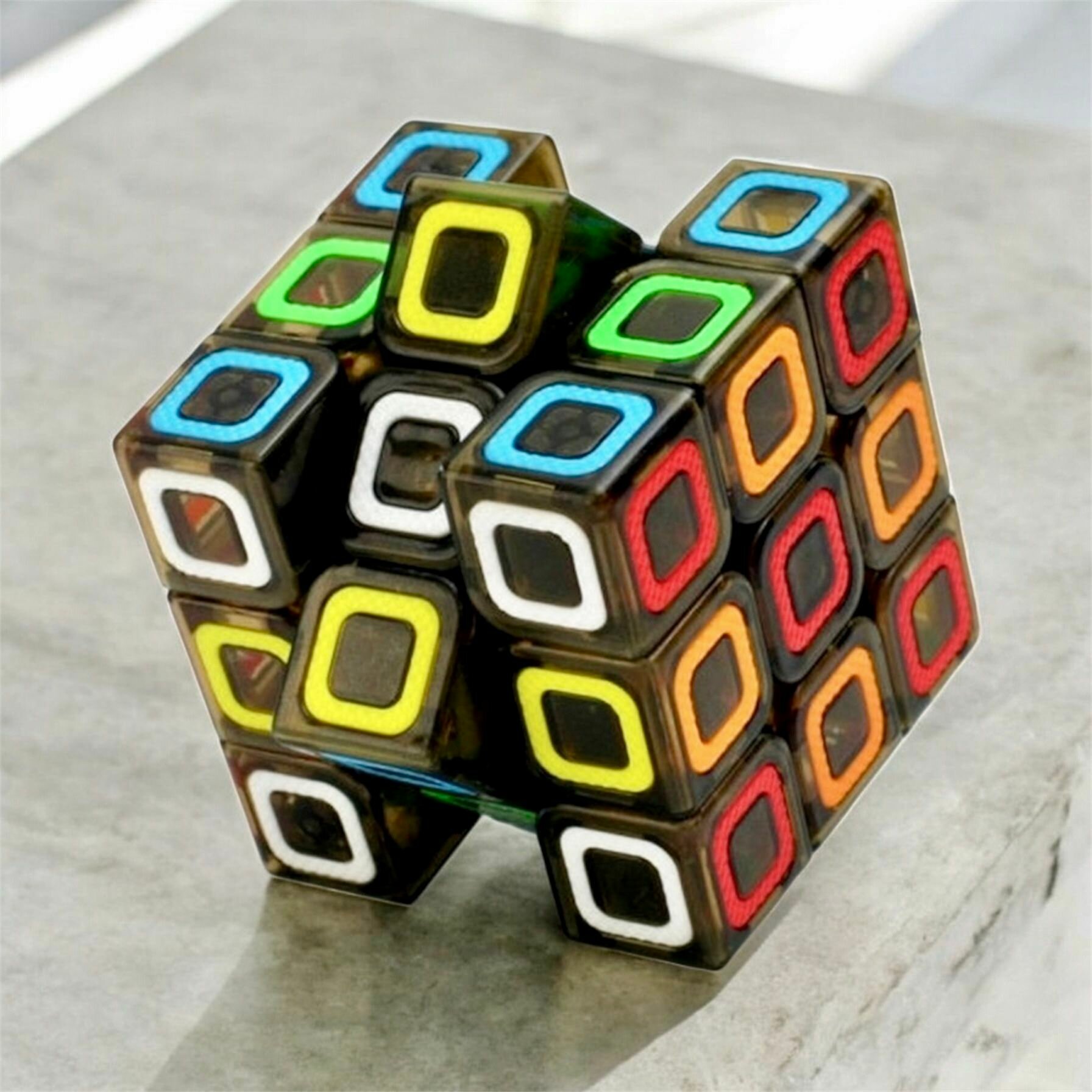 Кубик рубика в ярких неоновых цветах 3х3
