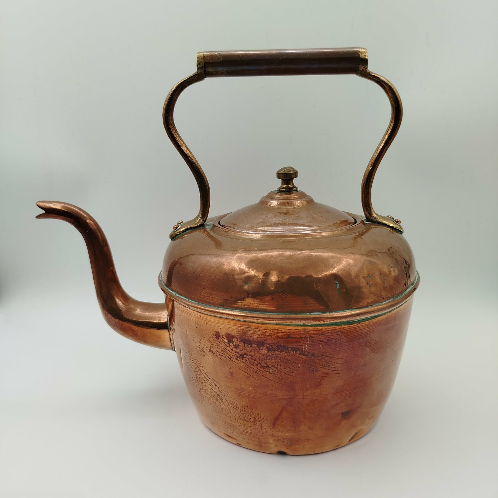 Чайник для кипячения, выполненный в восточном стиле, медь, латунь, лужение