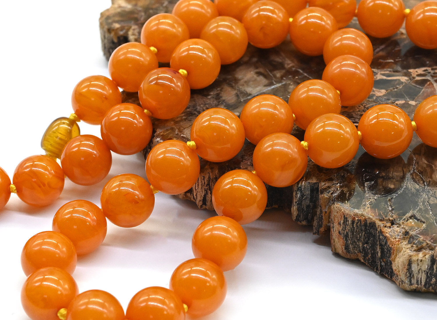 Бусы, янтарь