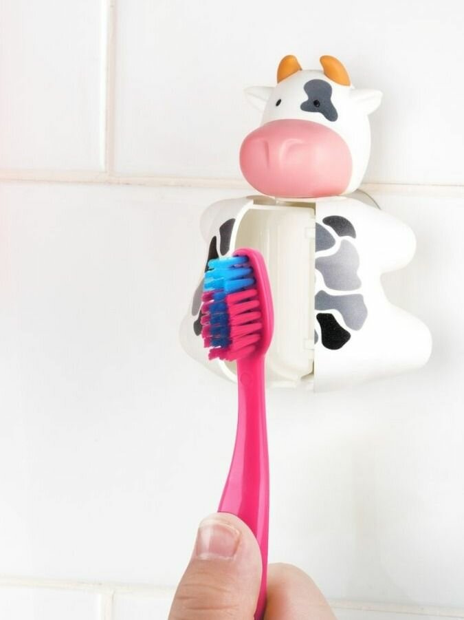 Футляр в комплекте с зубной щеткой "Коровка"