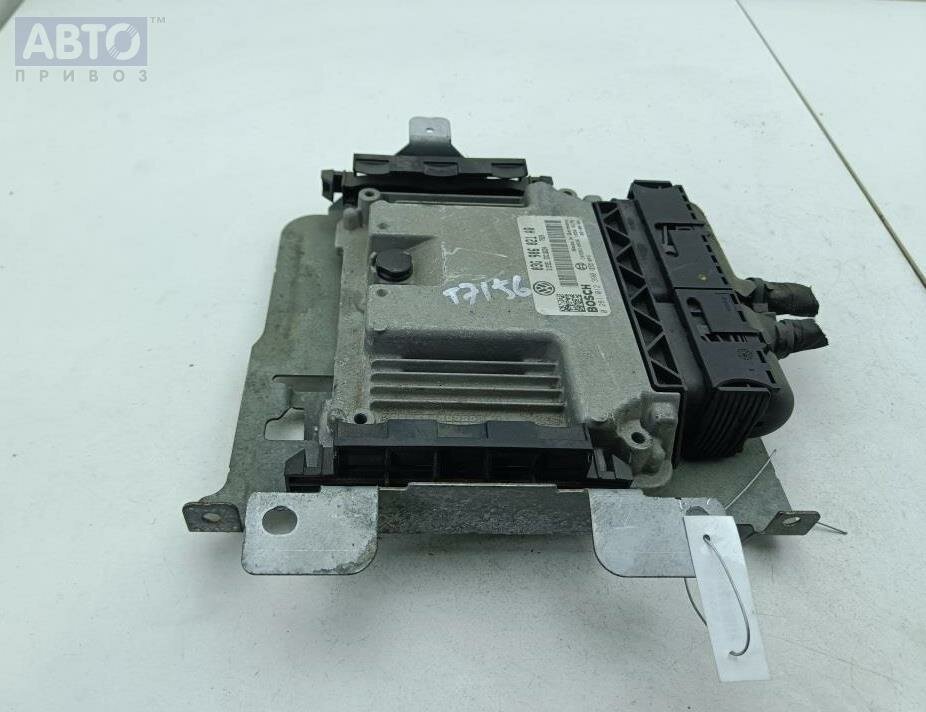 Блок управления двигателем (ДВС) Volkswagen Caddy (2004-2010)