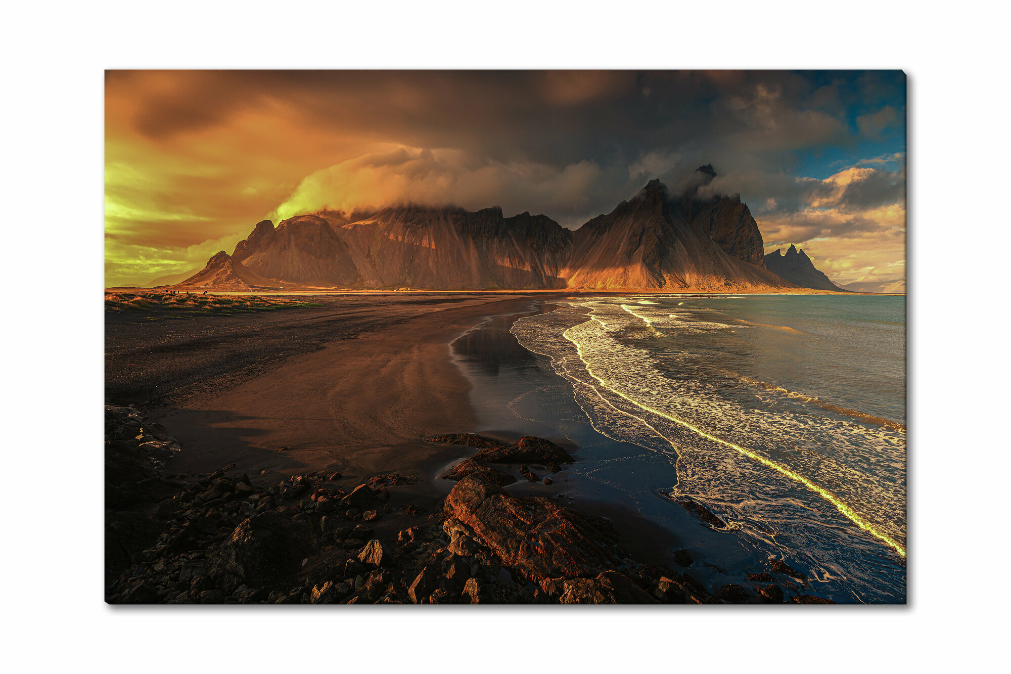 Картина для интерьера на холсте «Горы на закате» 46х70, холст натянут на подрамник