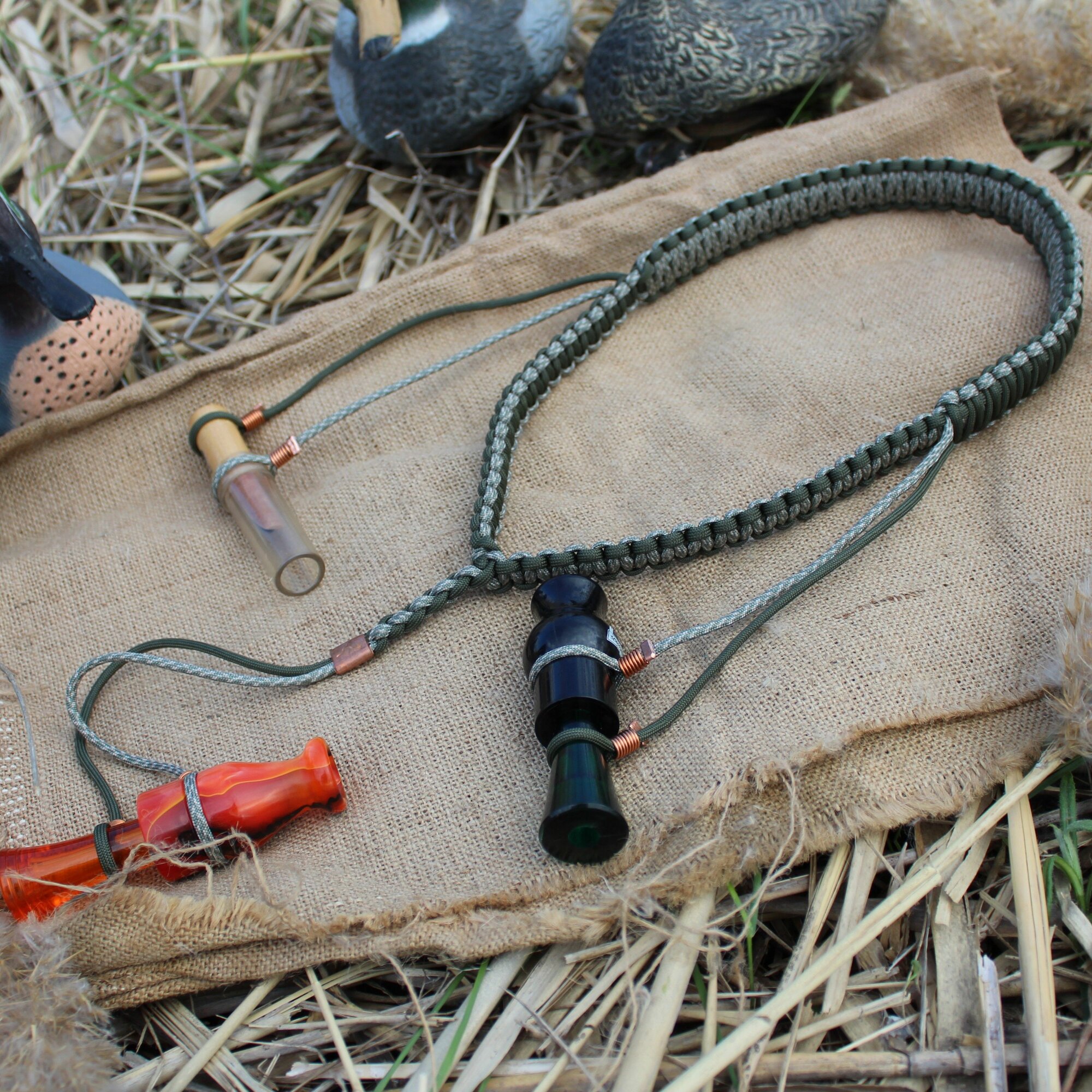 Подвес для манков из паракорда для охоты на 3 манка зелено-серый