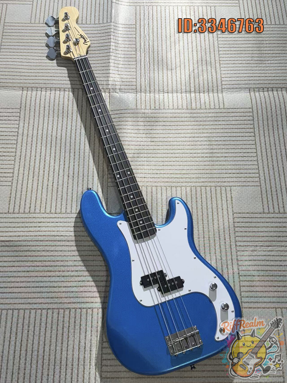 Бас-гитара Precision Bass Blue metallic & White