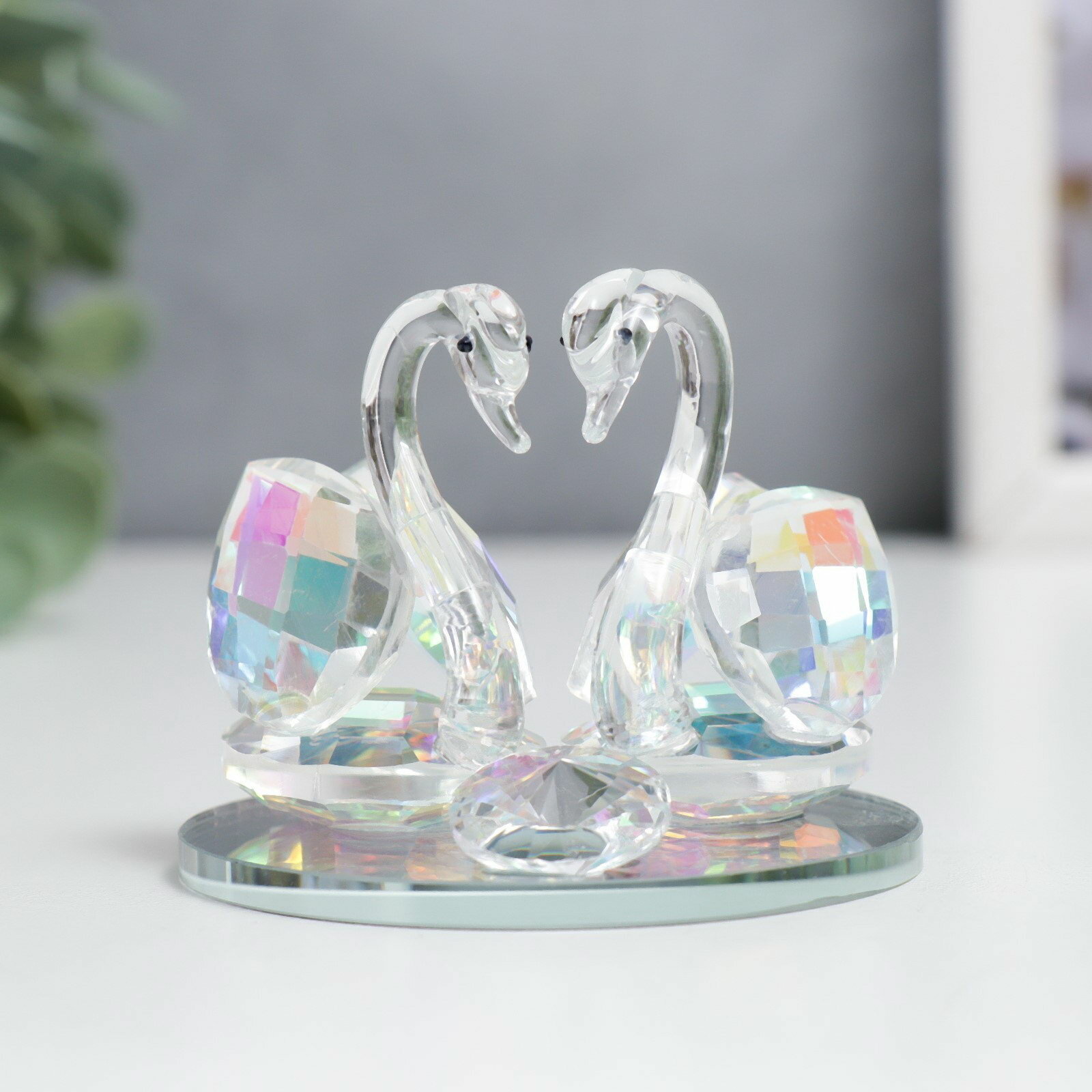 Фигурка стекло "Лебеди с бриллиантом", прозрачная голография, 6.5x6x5 см