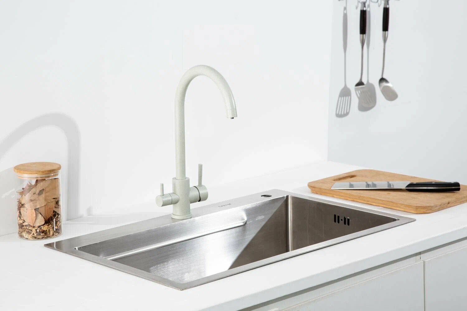 Смеситель для кухни FRAP F43899-42 Серый, d35, нержавеющая сталь, с выходом под фильтр