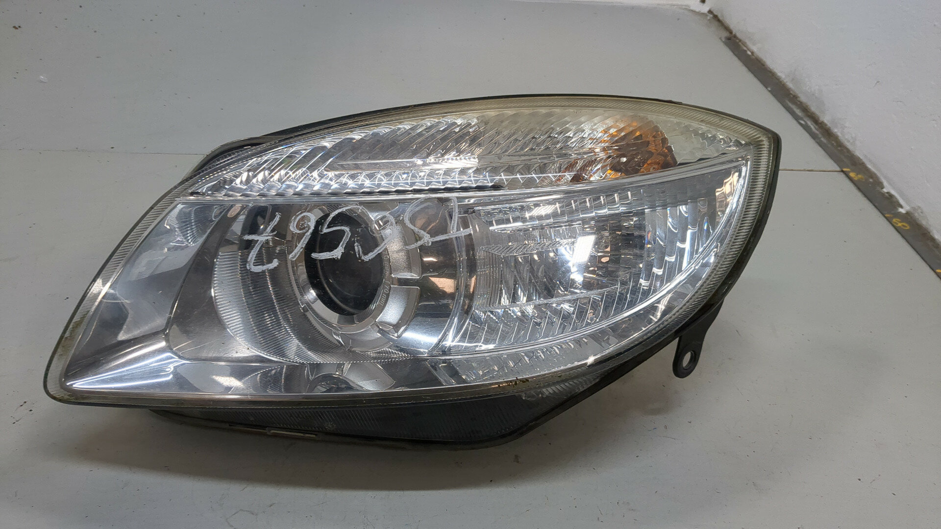 Фара (передняя) левая Skoda Fabia Б/У