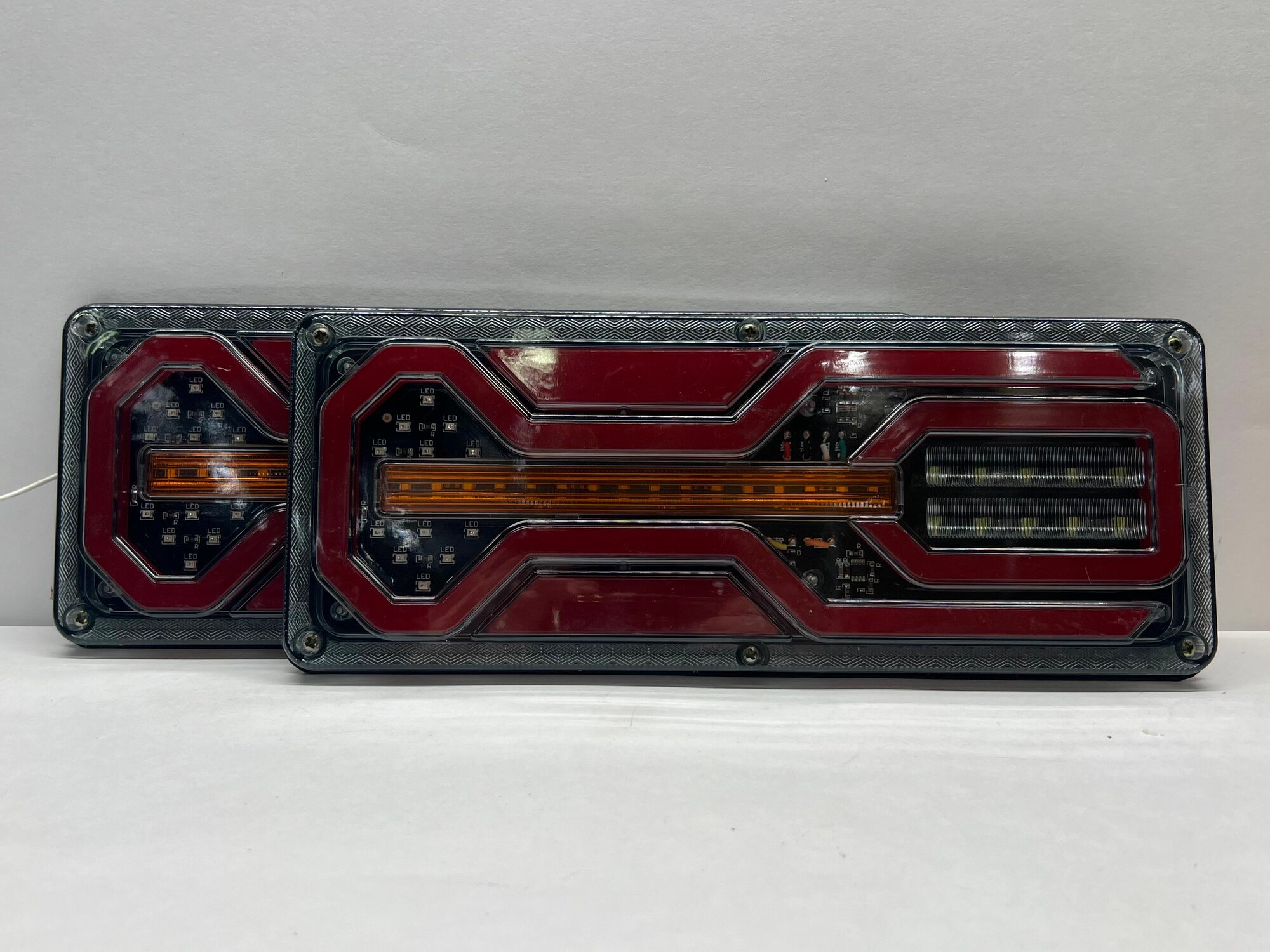 Задние фонари на грузовик, прицеп, ГАЗель, ГАЗ, МАЗ, автобус, 12 Вольт, длина 33 см, арт: 9821-К