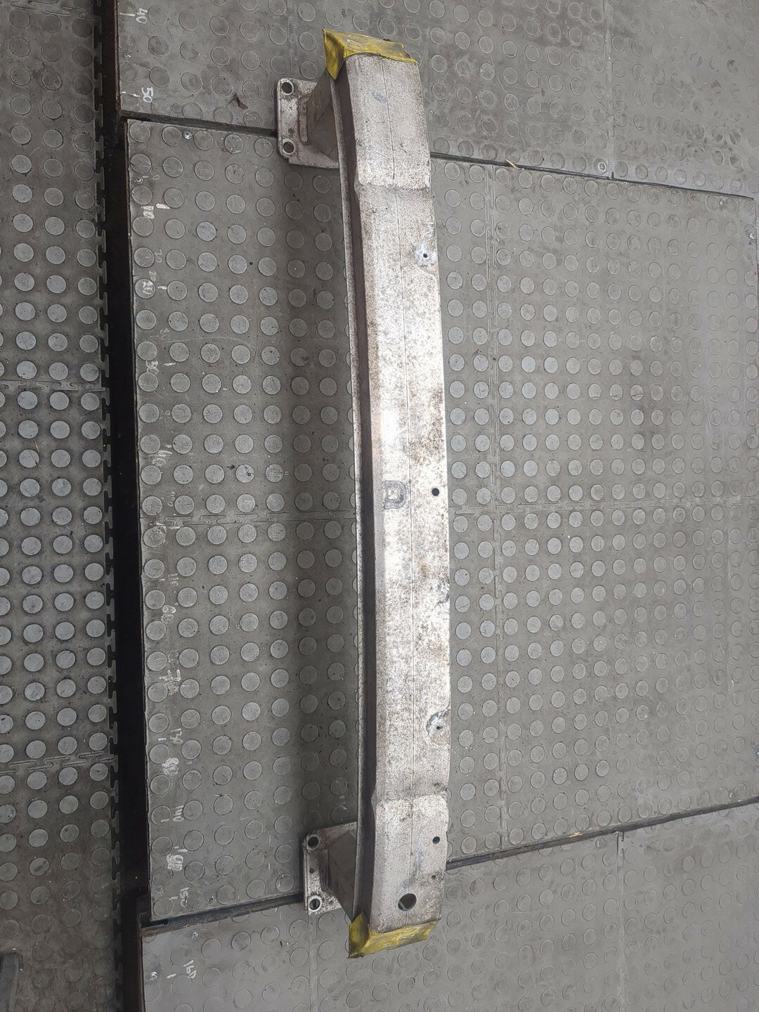 Усилитель бампера передний Peugeot 308 Б/У