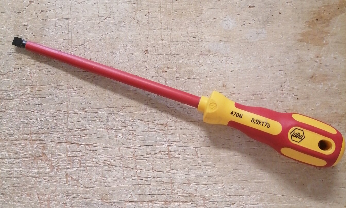 Отвертка шлицевая изолированная 470N3K Proturn, плоский шлиц 1.2x8,0x175 25470 Wiha