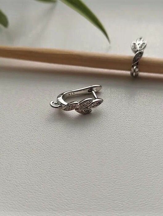 Швензы для сережек Листики английский замок с фианитами. Латунь, родий. 1 пара. Корейская фурнитура для бижутерии