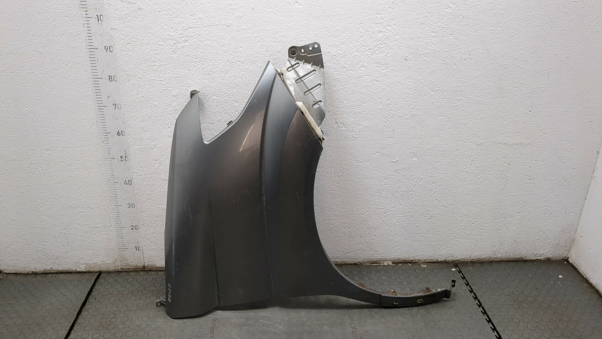 Крыло правое переднее Nissan Elgrand Б/У