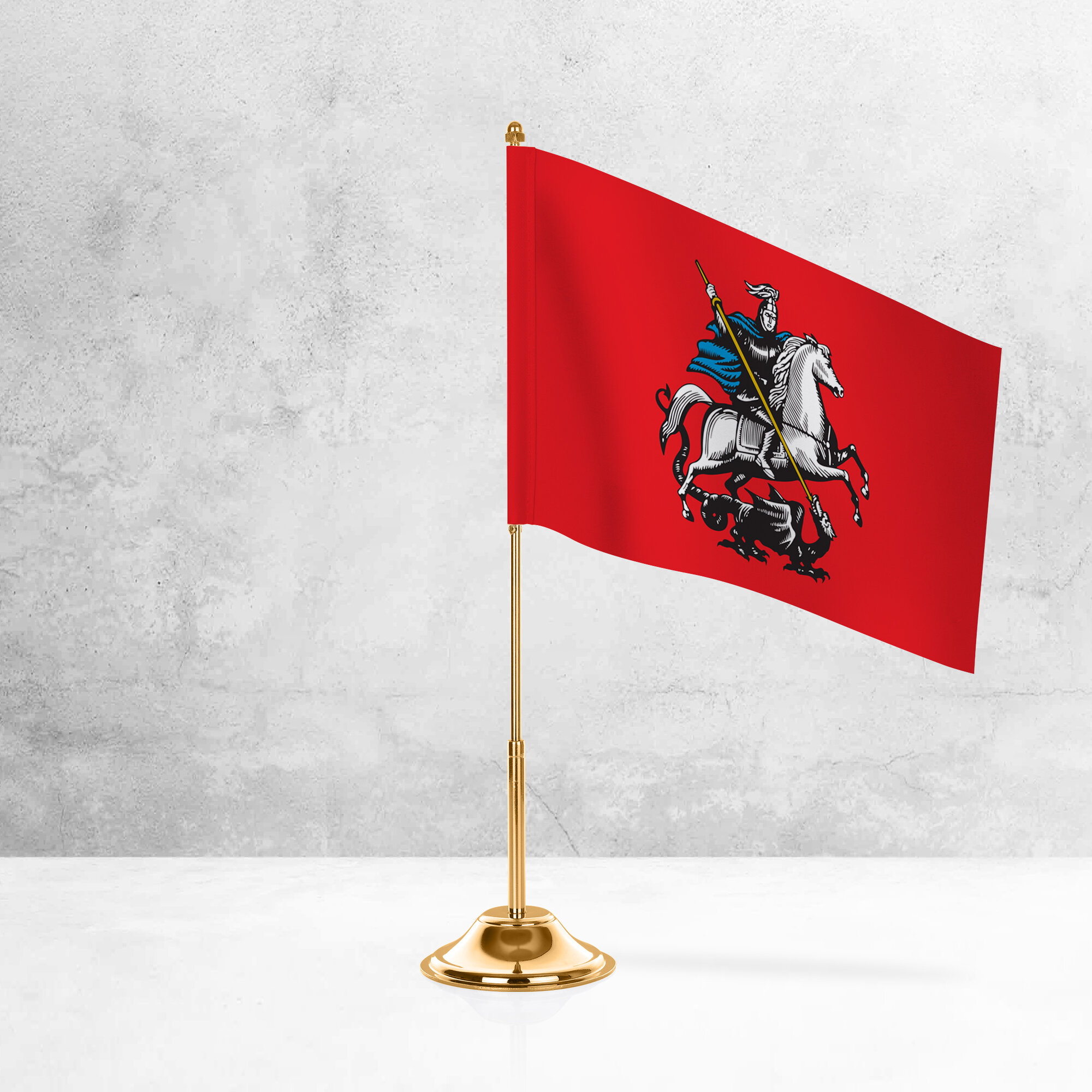 Настольный флаг Москвы на металлической подставке под золото