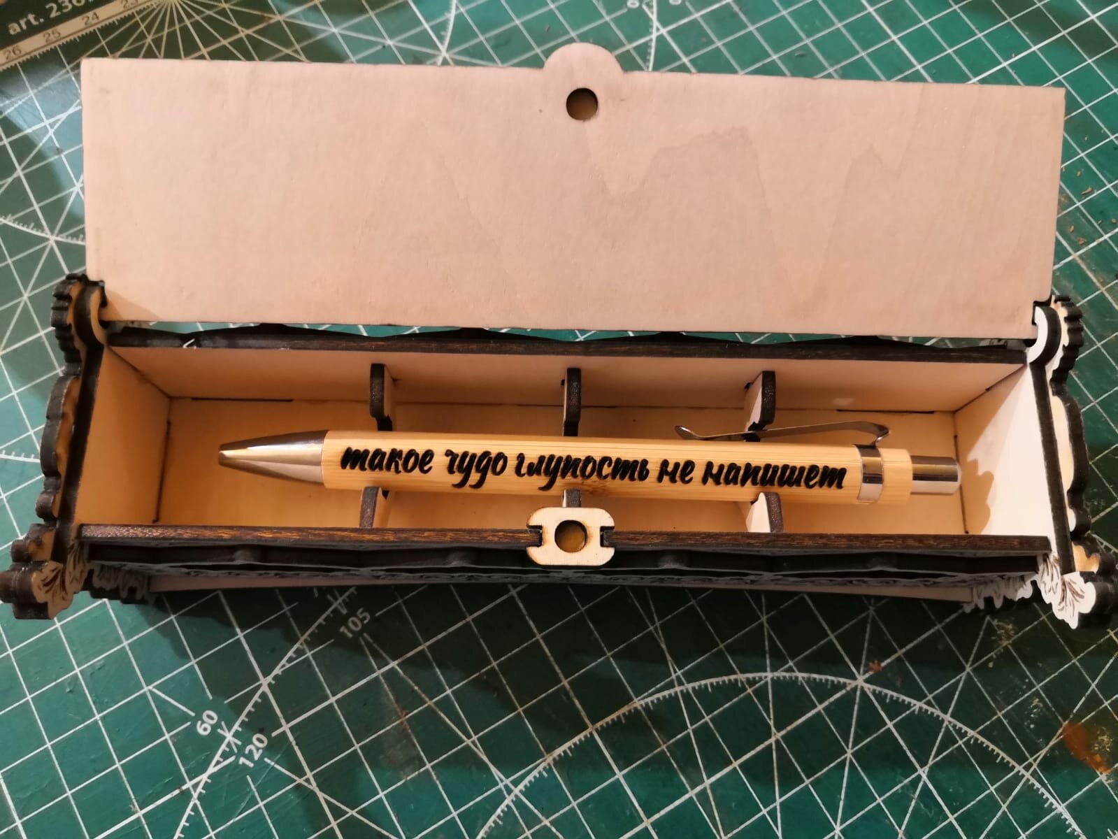 Подарочный футляр + ручка . Лазерная резка и гравировка.