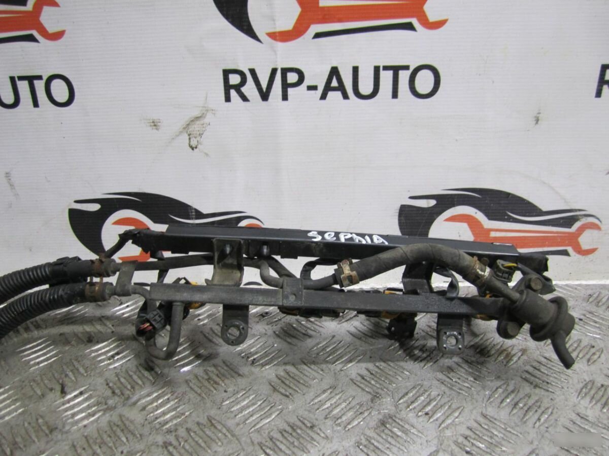 Рейка топливная Kia Sephia 1.5 1993-1997 0K24013150