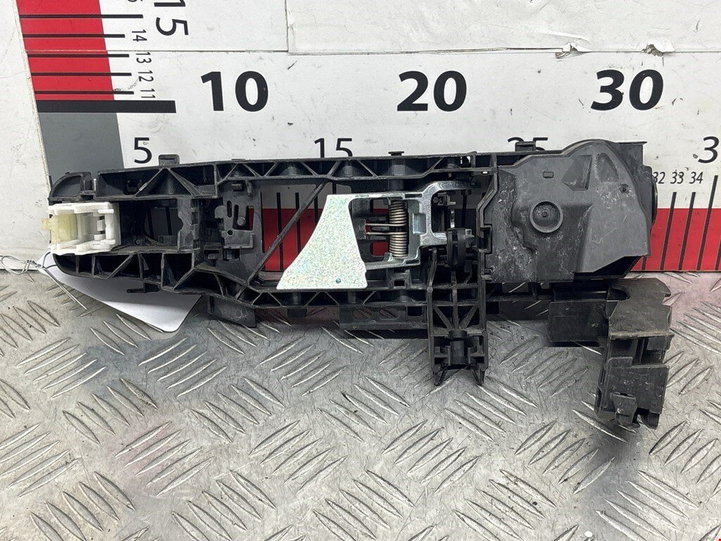 Кронштейн (держатель) ручки двери Mercedes C-Class (W205) A0997604600 арт. 2253068