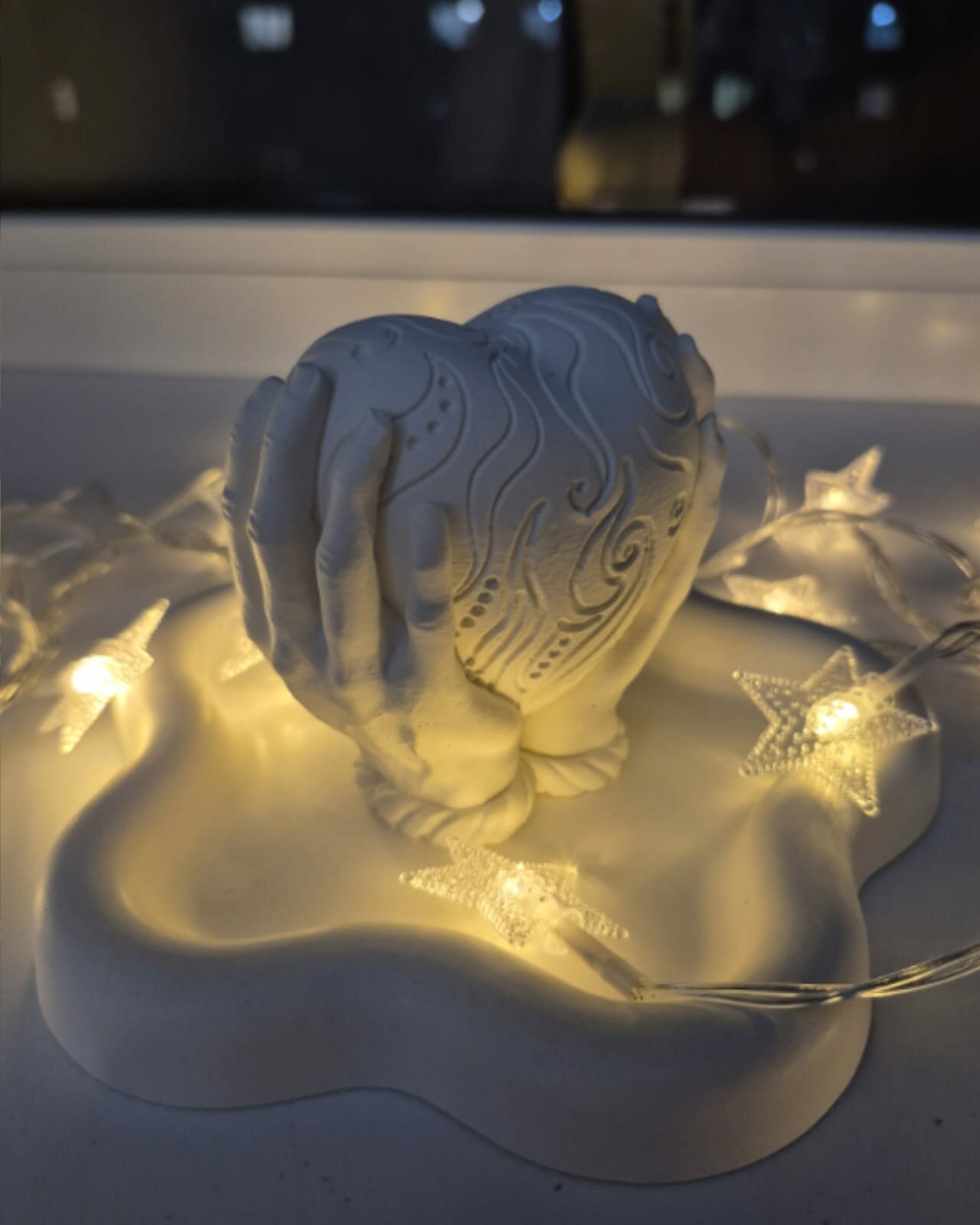 Фигура "Сердце в руках" + поднос