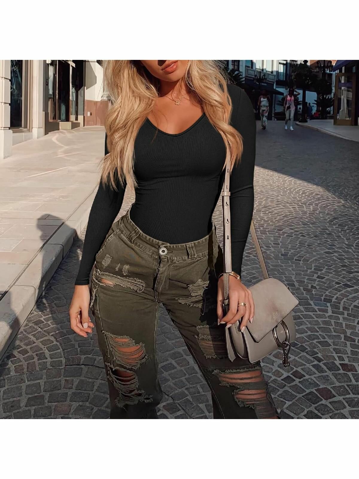 Женский боди с V-образным вырезом