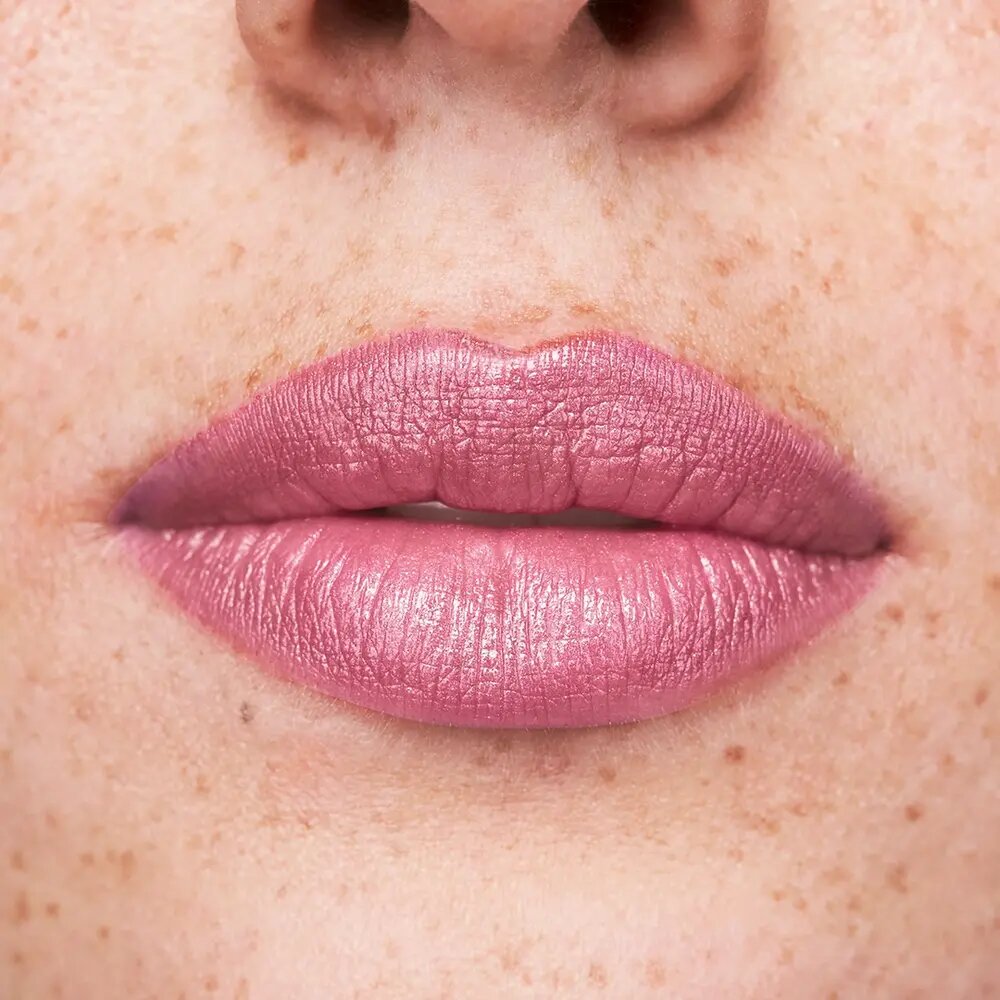 Увлажняющая кремовая губная помада ultra colour Сиренево-розовый/FROSTIEST MAUVE