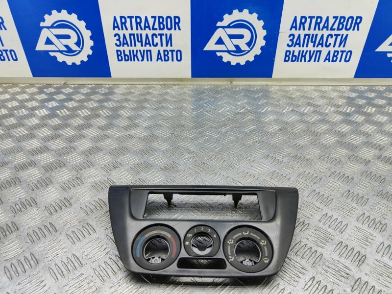 Б/У Накладка торпедо Mitsubishi Lancer 9 CS / Мицубиши Лансер 9 CS 1.6 4G18 98 Л.С 2006