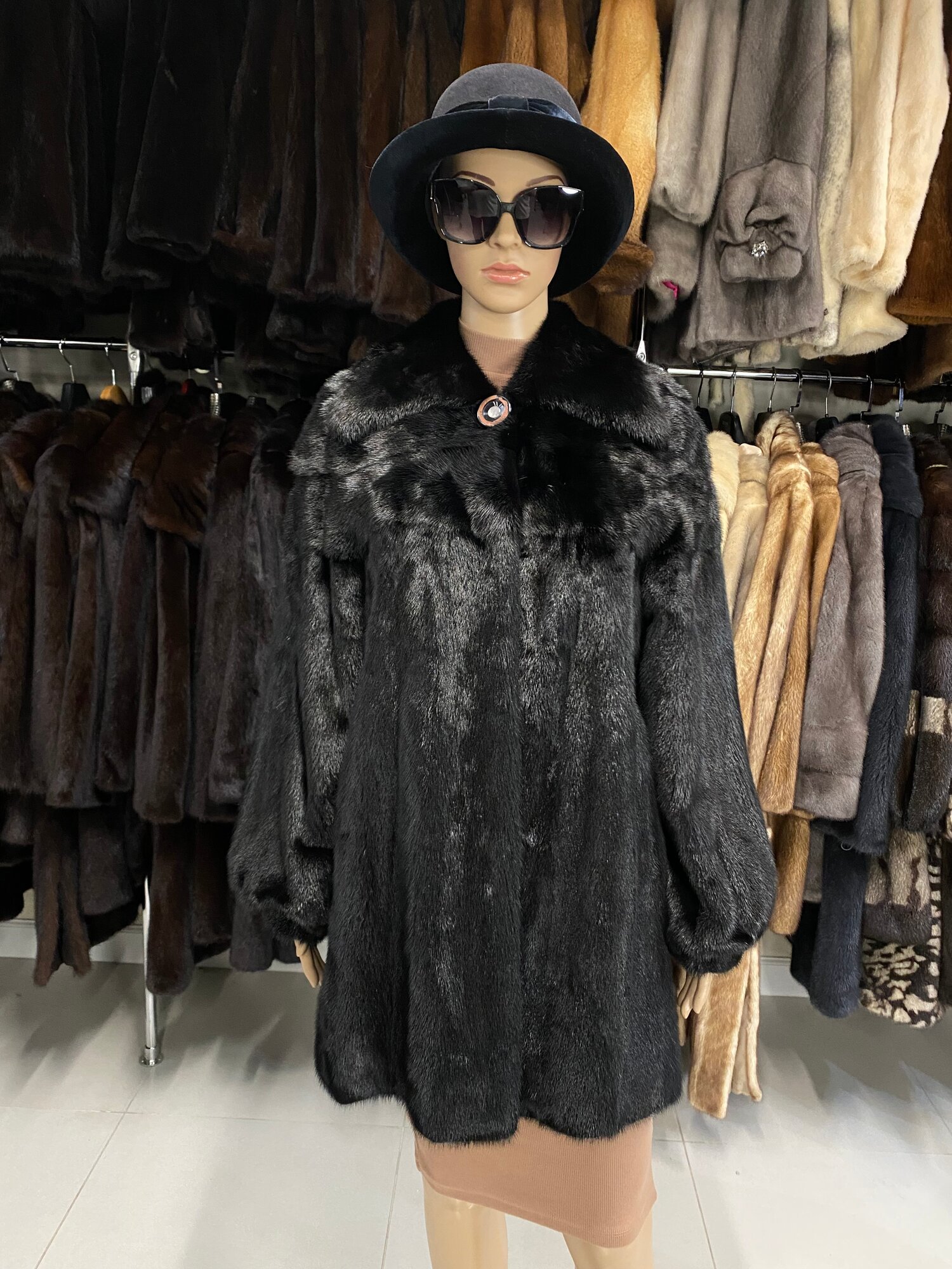 Шуба. Натуральная. Норка. С воротником 44- 46 р.