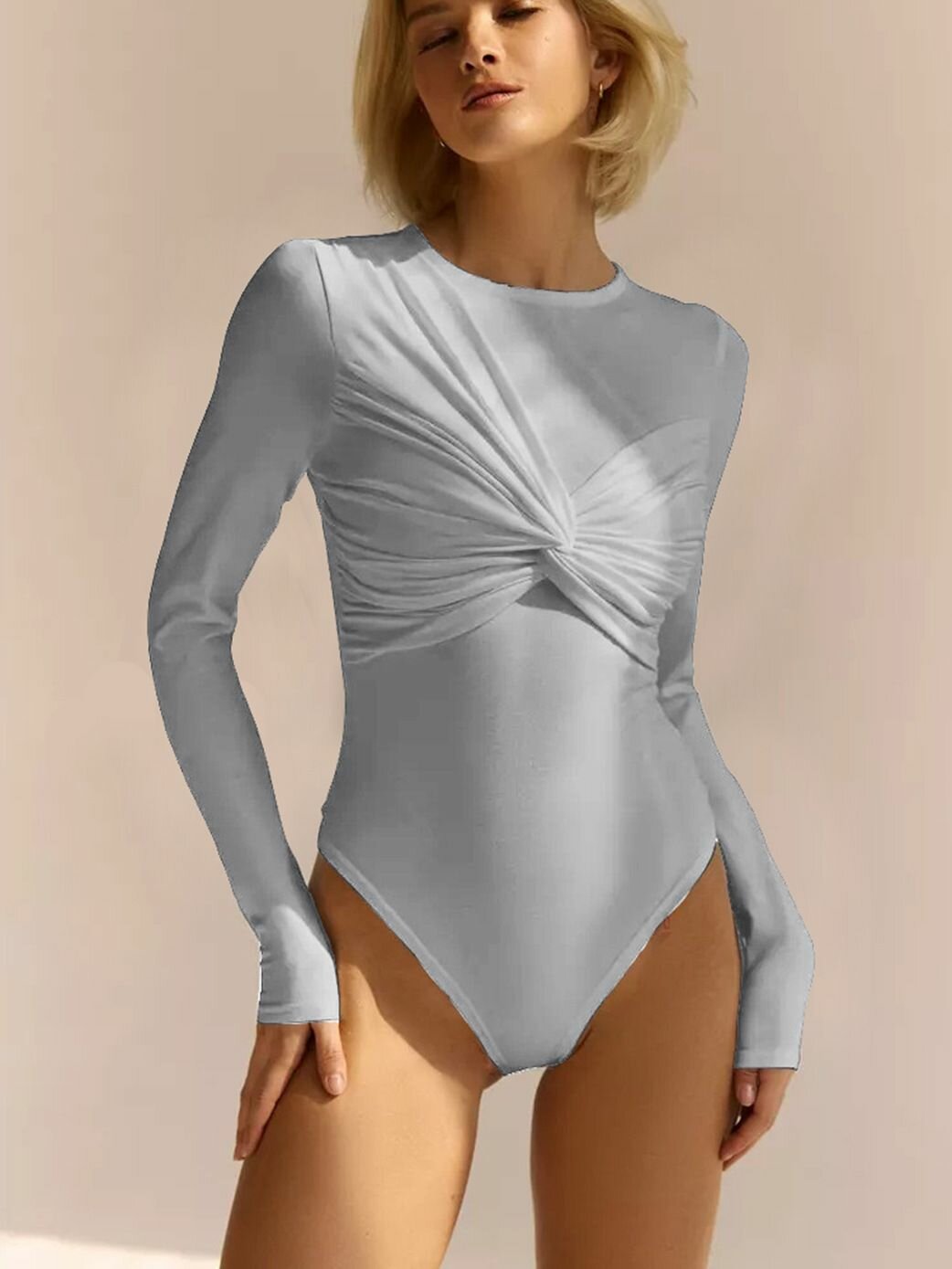 Облегающий боди с драпировкой - Сексуальный женский комбинезон с длинными рукавами и круглым вырезом