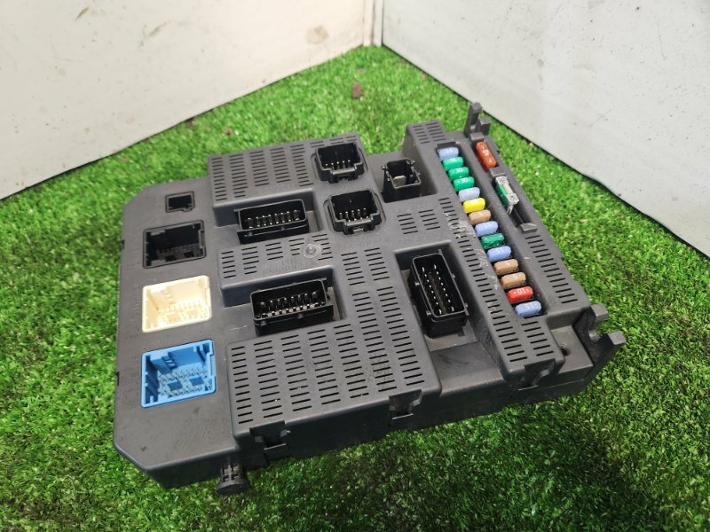 Блок предохранителей Peugeot 308 хэтчбек 1.6 EP6 9663798180