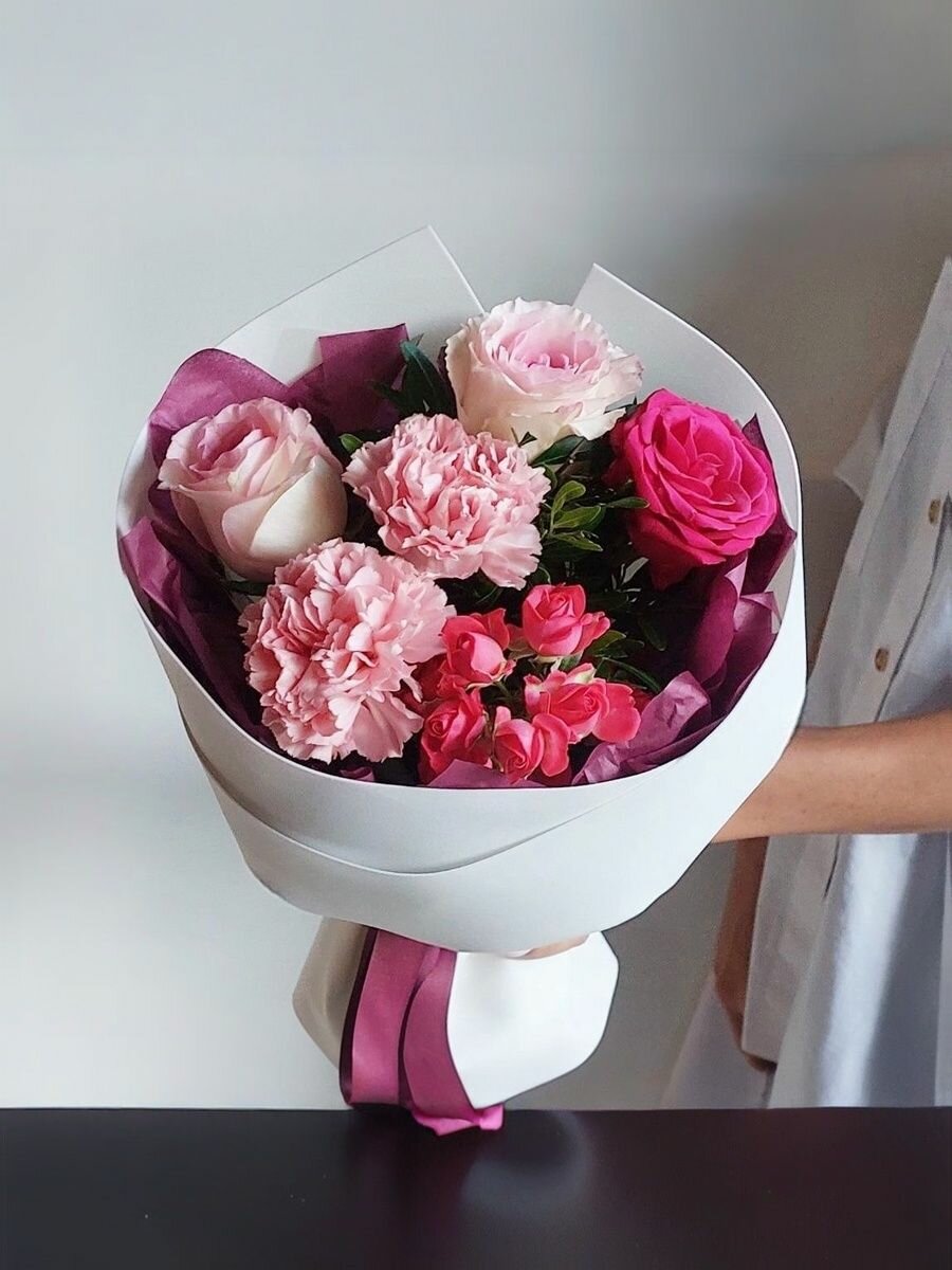 Цветы живые букет из розы и гвоздики "Предсказание счастья" Flor2u