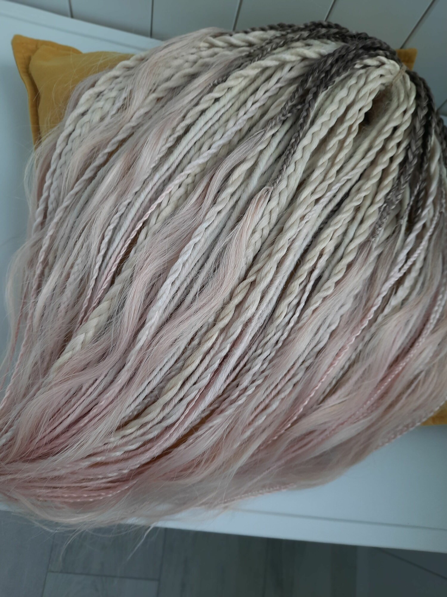 Комплект искусственных волос «Розовый блонд и русый», длина 60 см, ручная работа, де косы