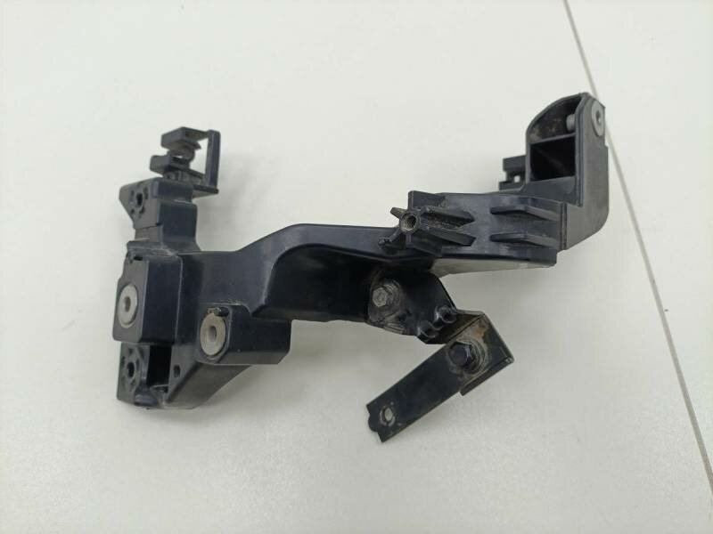 Кронштейн фар левый Kia Ceed JD 2012-2018 кат.номер: 64156A2000